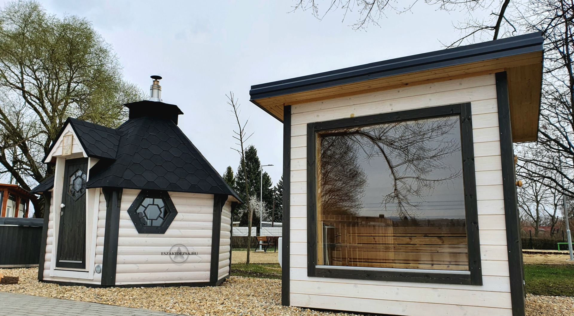 Modern kocka alakú skandináv kültéri finn szauna